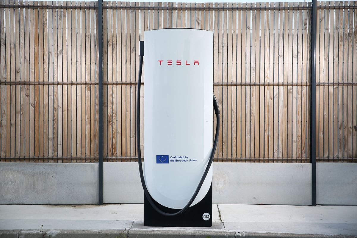 Le premier Tesla Superchargeur V4 de 500 kW vient de prendre du service