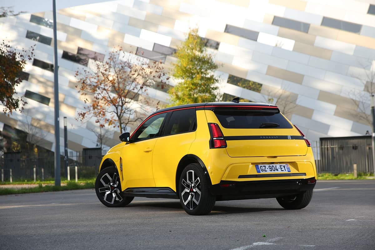 Ventes de voitures électriques : la Renault 5 écrase encore la ...