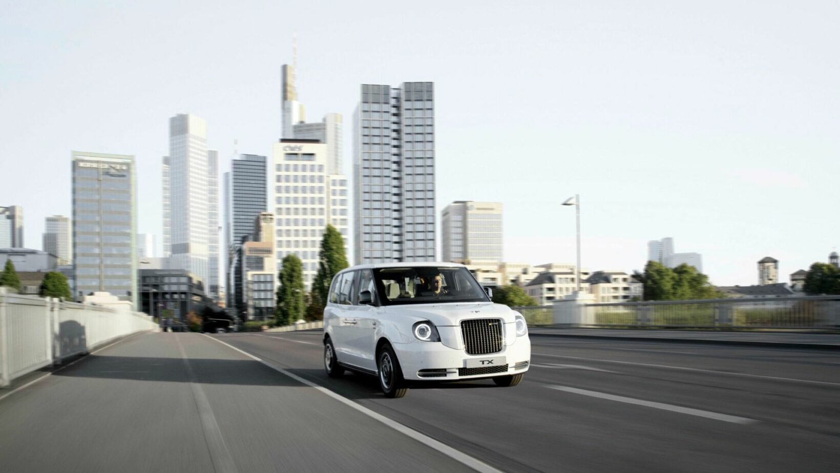 LEVC TX : batterie, autonomie, recharge, performances, prix