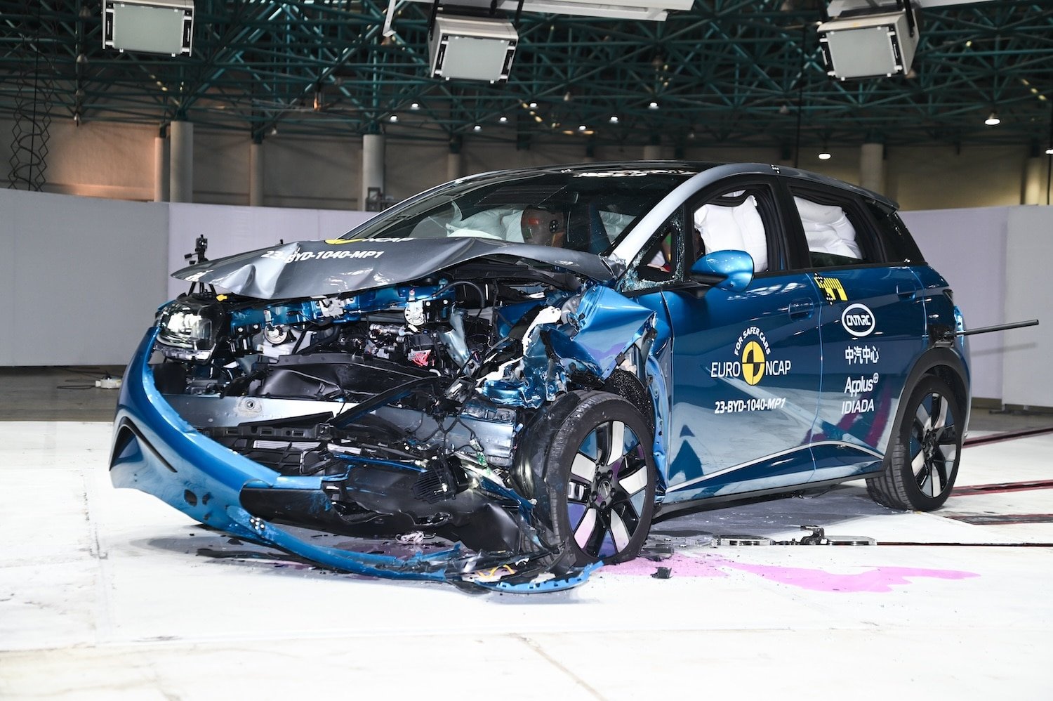 Crash-test des voitures électriques : le curieux bilan 2023 d'Euro NCAP