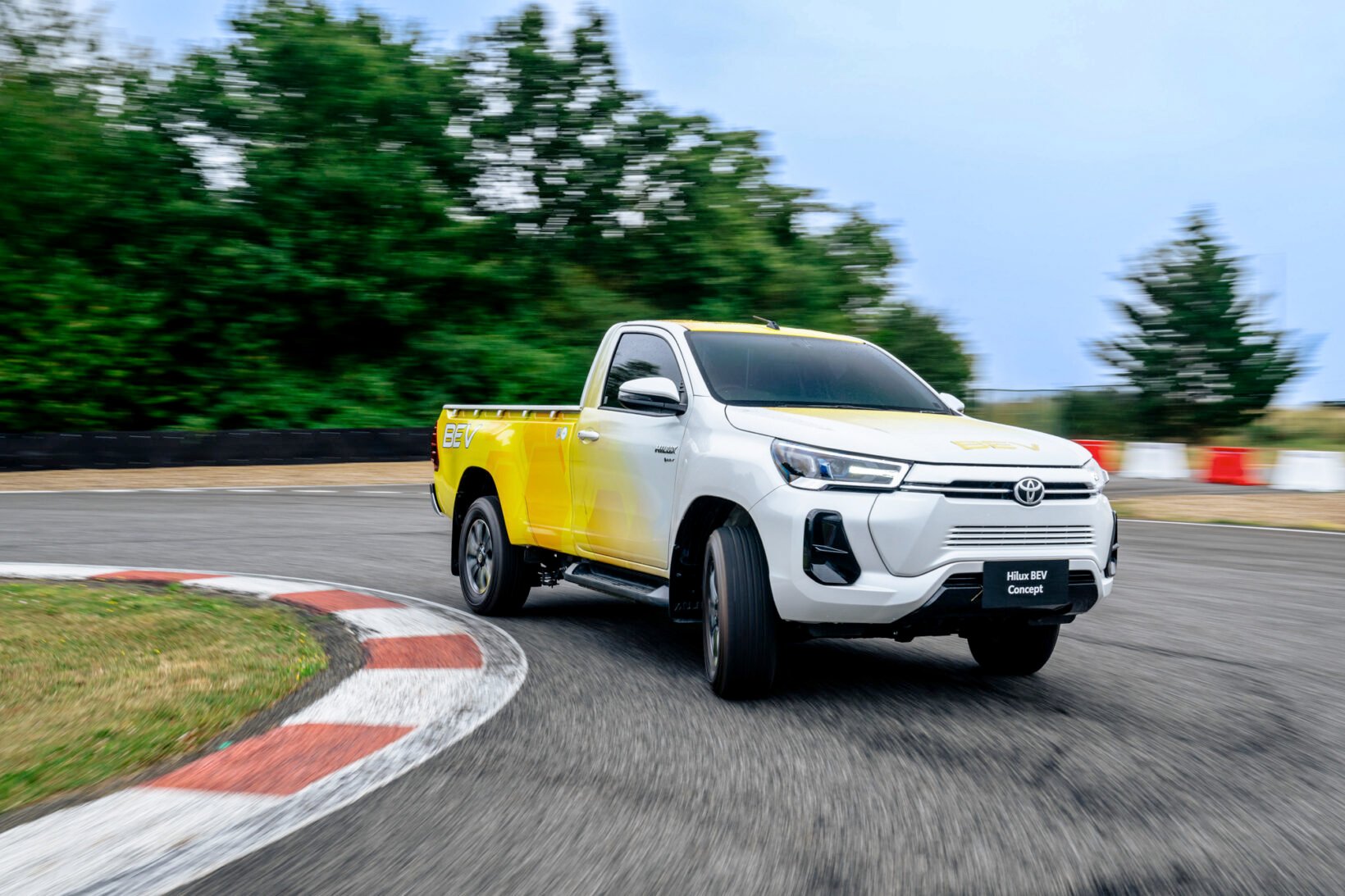 Toyota Hilux BEV Concept : prise en main du pick-up électrique
