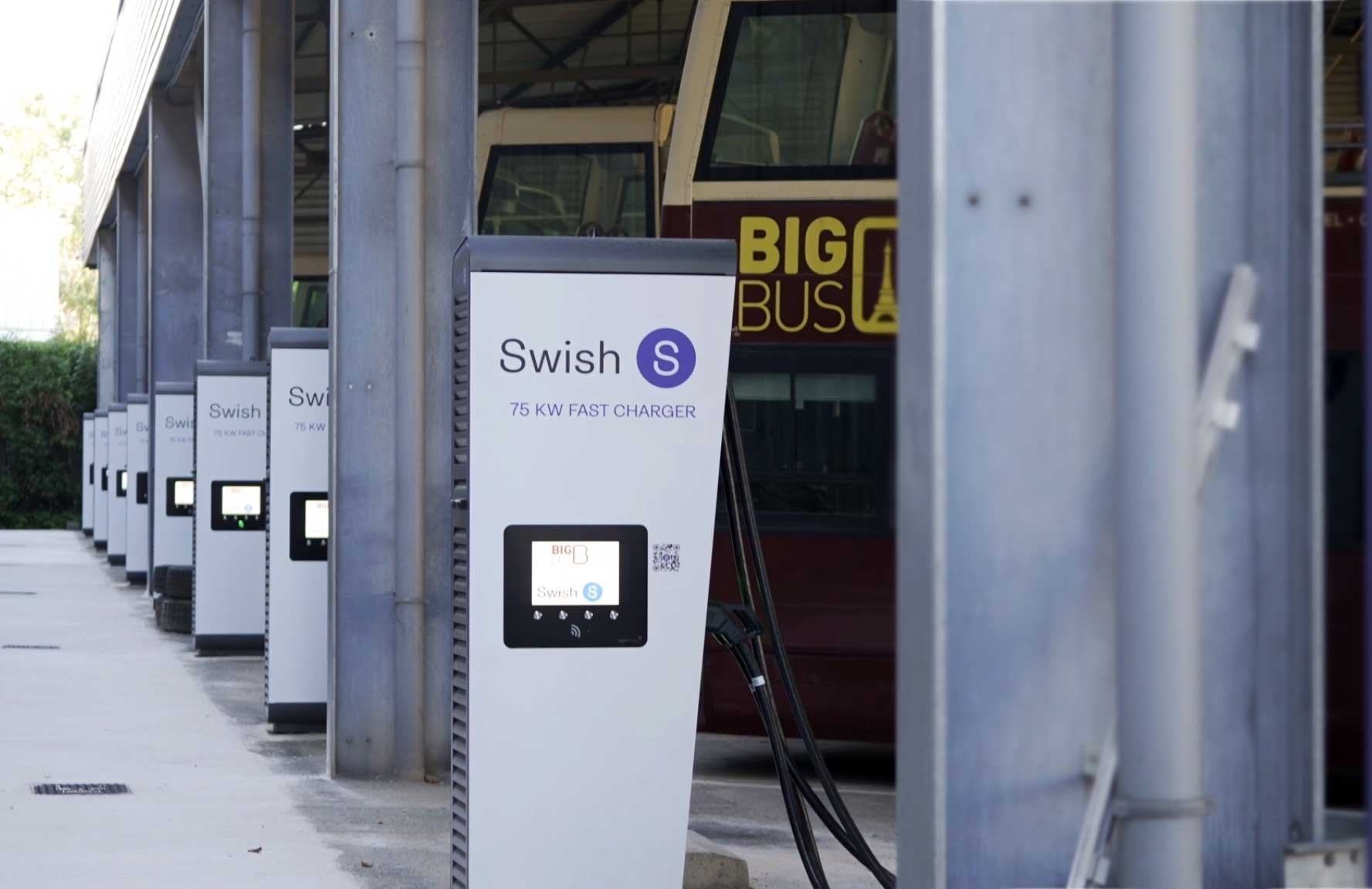 Avec Swish, les bus touristiques parisiens se lancent dans la supercharge
