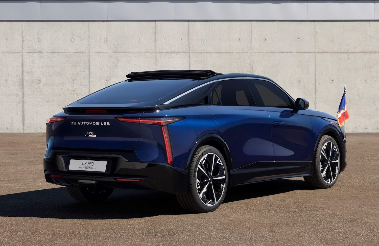 DS N°8 Présidentielle : voici la nouvelle voiture électrique de Macron