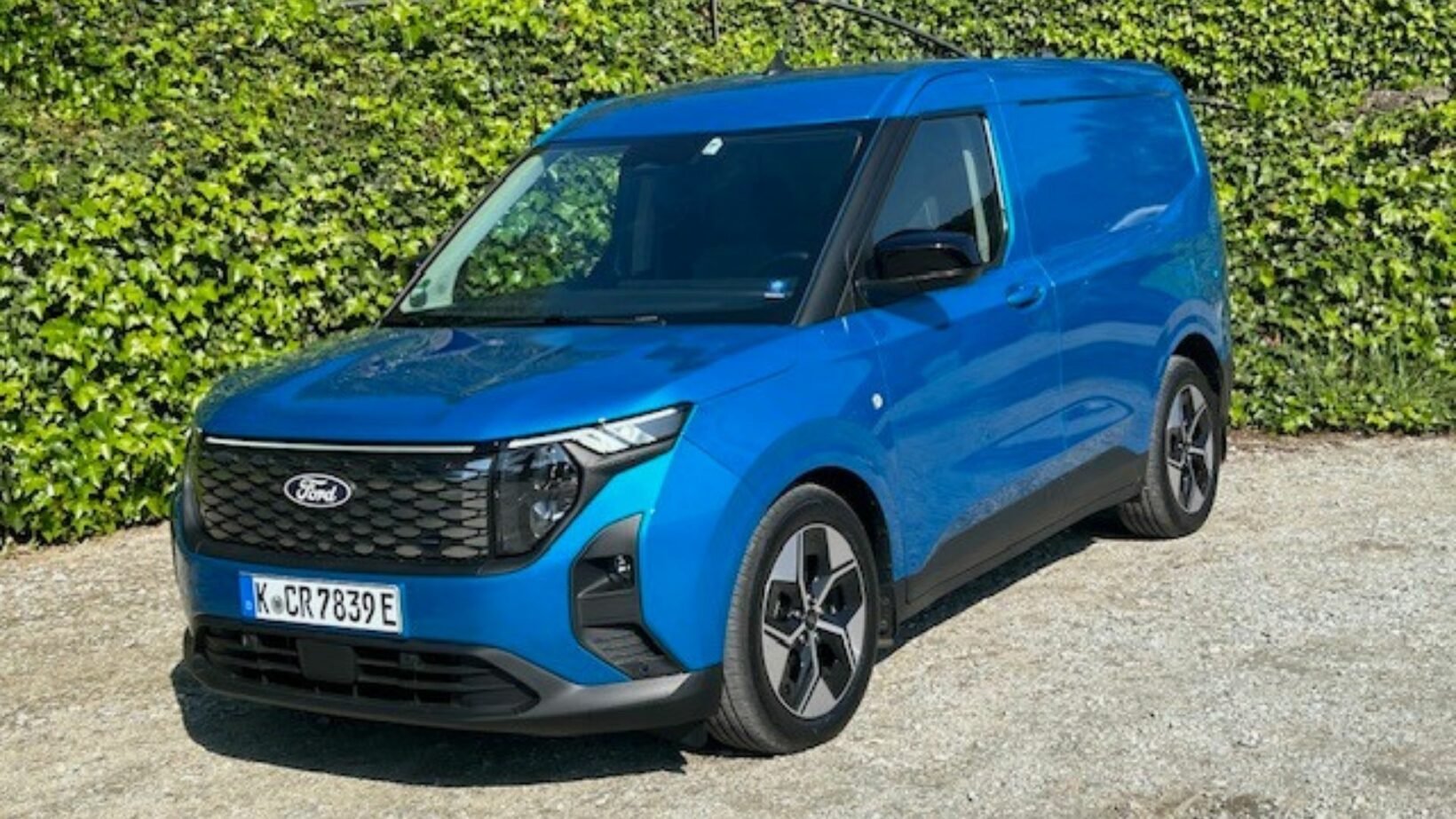 Essai : Ford e-Transit Courier, une maxi-fourgonnette électrique en ...