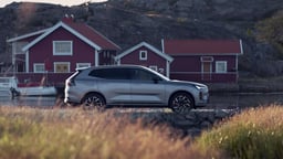 Volvo XC90 (2025) : ESSAI du SUV hybride rechargeable de luxe