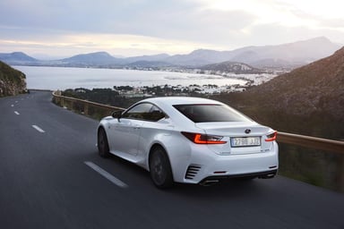 Lexus RC 300h : prix, consommation, fiche technique