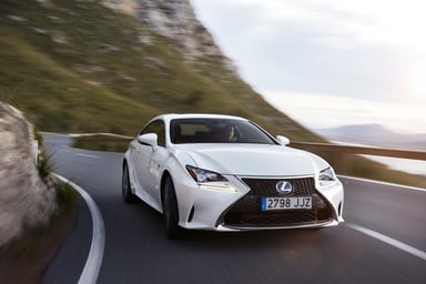 Lexus RC 300h : prix, consommation, fiche technique