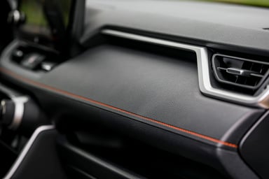 Toyota RAV4 Trail 2023 : ESSAI du SUV hybride au style aventurier