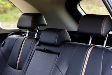 Toyota RAV4 Trail 2023 : ESSAI du SUV hybride au style aventurier