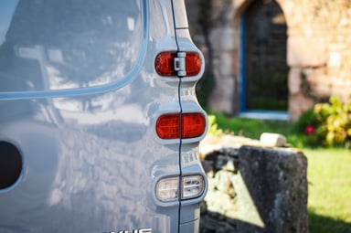 Maxus eDeliver5 : ESSAI du fourgon électrique et accessible