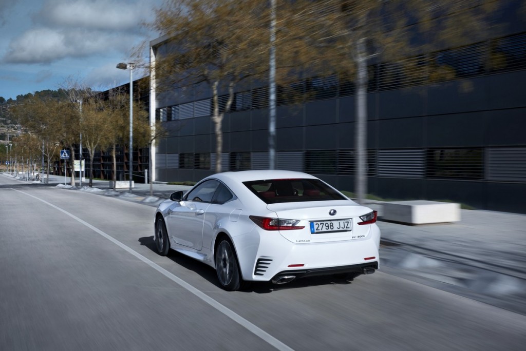 Lexus RC 300h : prix, consommation, fiche technique