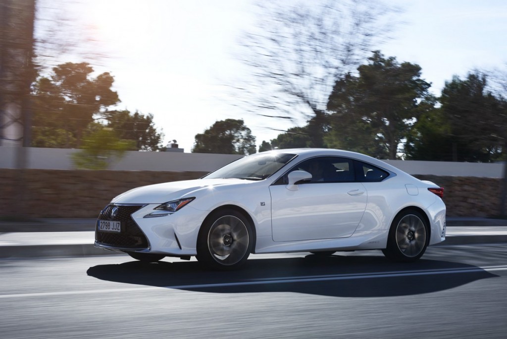 Lexus RC 300h : prix, consommation, fiche technique