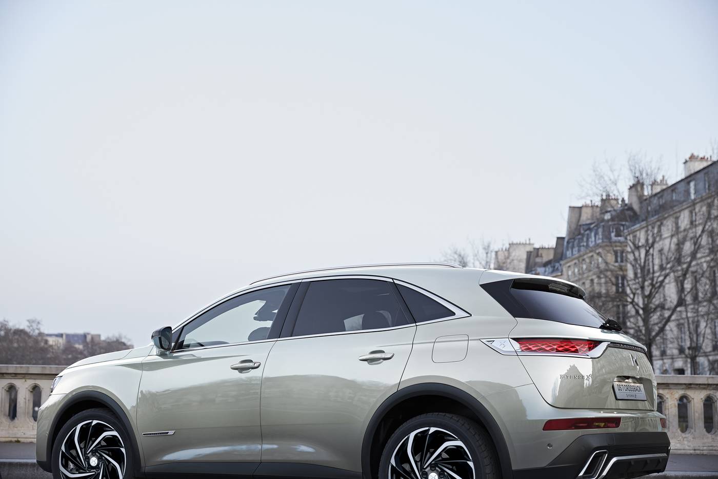 DS 7 Crossback e-tense : le SUV hybride rechargeable annonce ses tarifs
