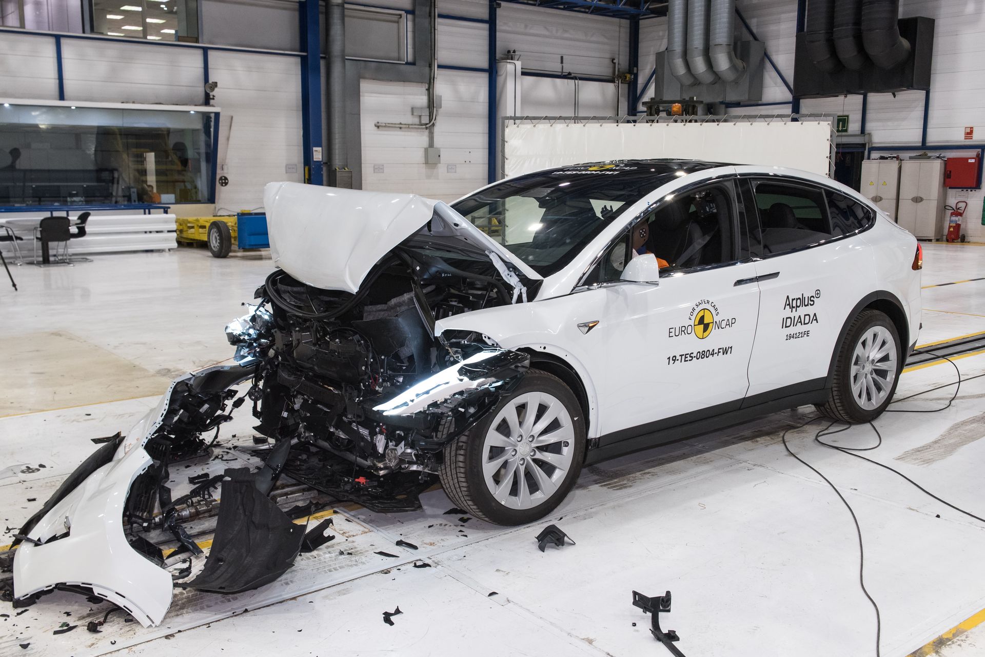 Crash-test : le Tesla Model X fait mieux que la Porsche Taycan