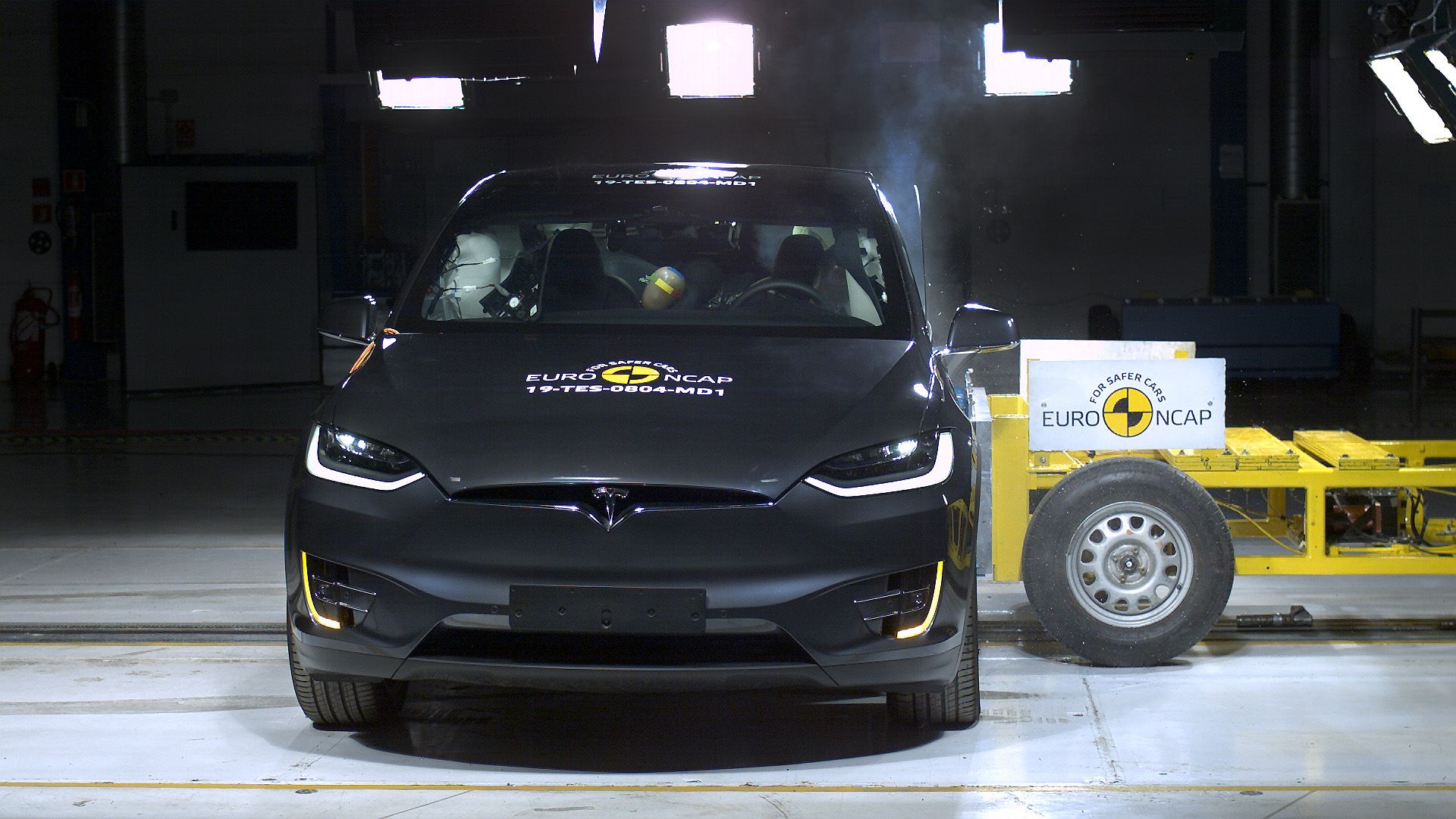 Crash-test : le Tesla Model X fait mieux que la Porsche Taycan