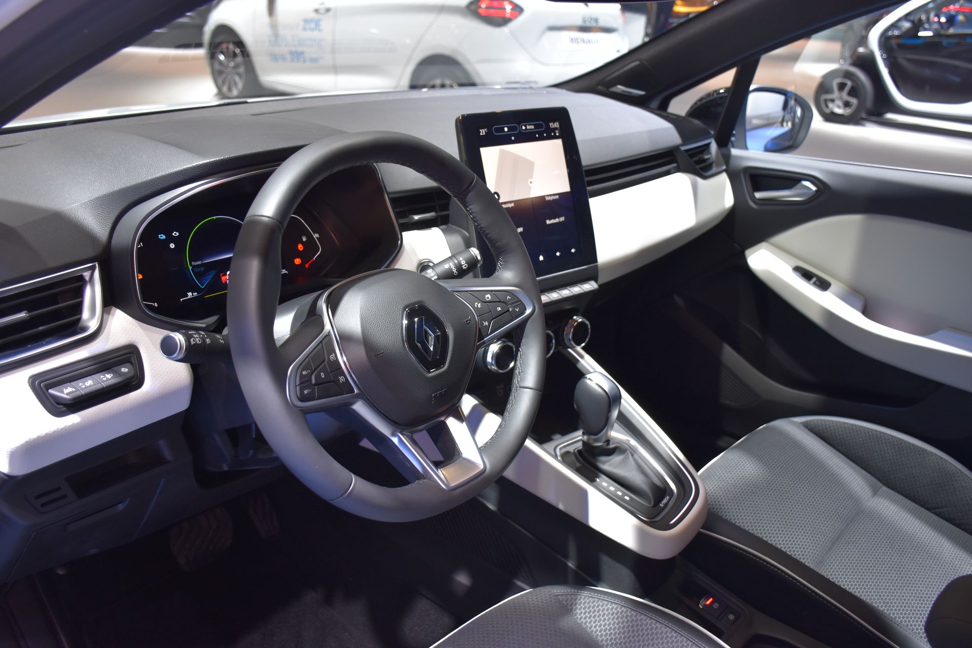 Renault Clio E-Tech hybride : les prix et équipements en détails