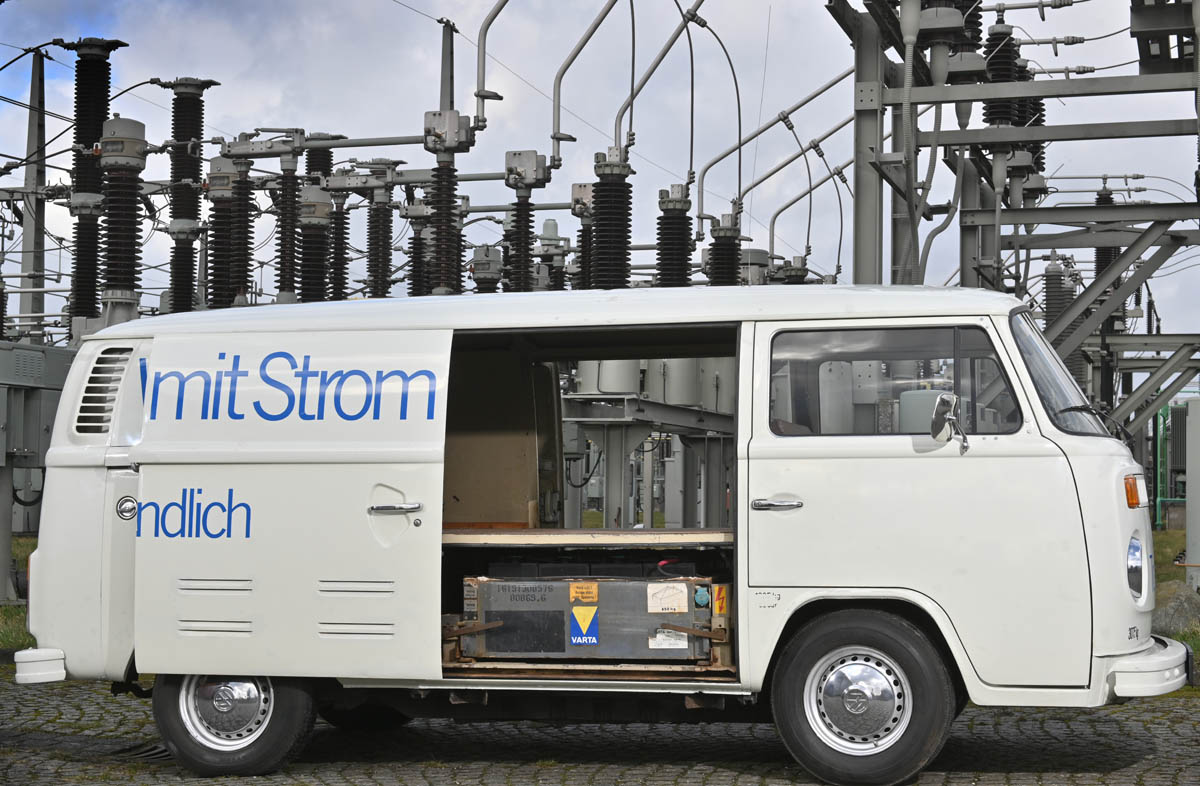 e-Bulli : Un combi électrique converti par Volkswagen et eClassics