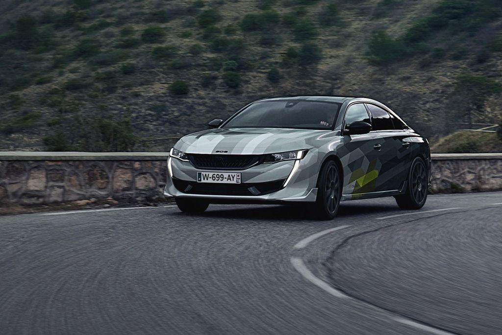 Peugeot 508 PSE : la super-berline hybride rechargeable sur la route