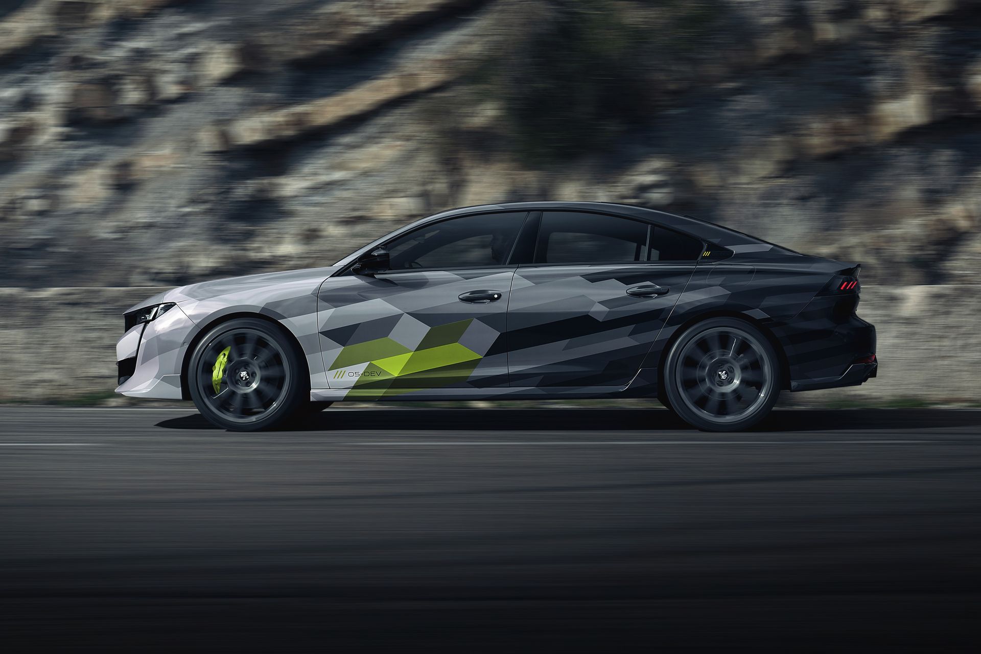 Peugeot 508 PSE : la super-berline hybride rechargeable sur la route