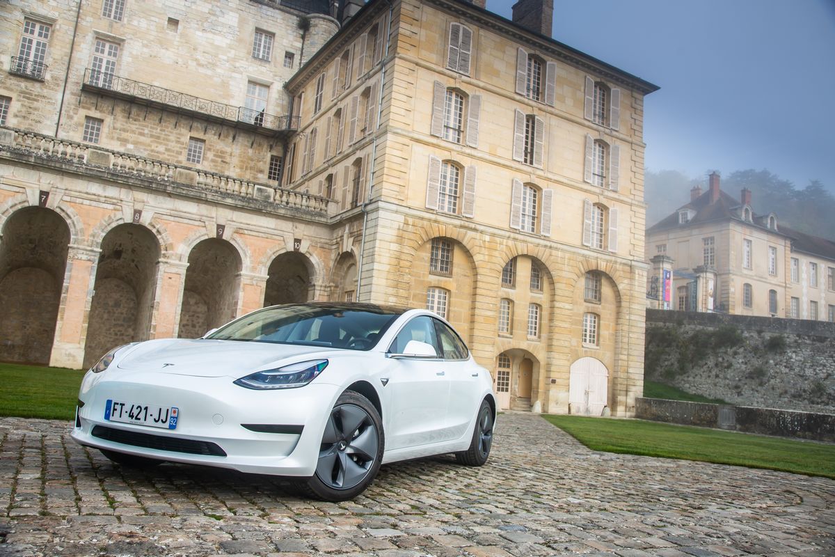 Volkswagen ID.3 vs Tesla Model 3 : essai comparatif exclusif