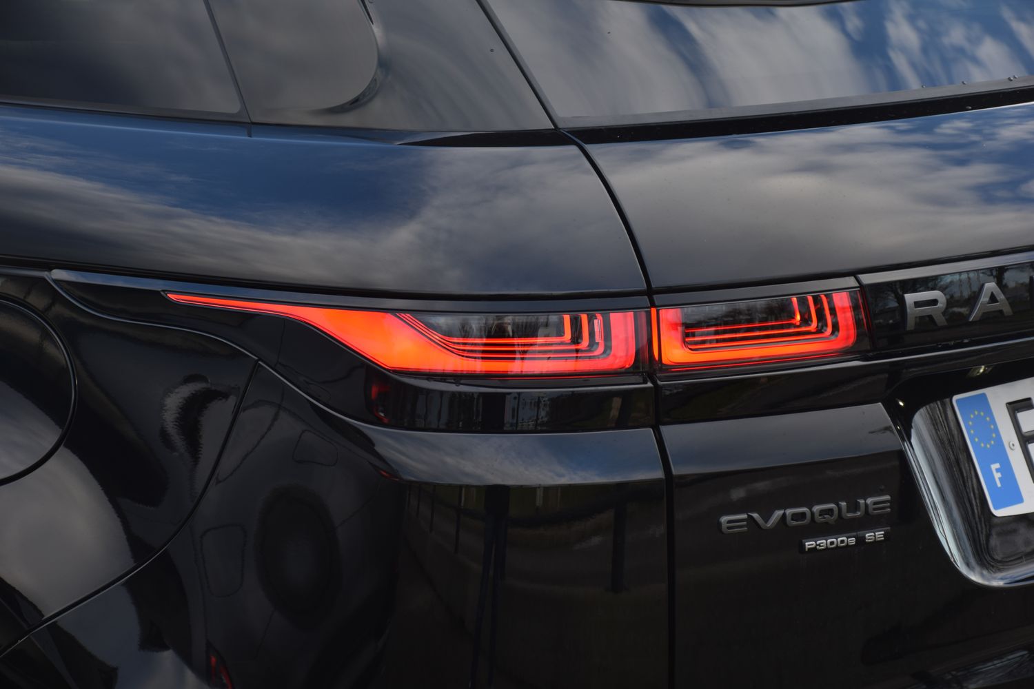 Essai Range Rover Evoque P300e : le très distingué SUV hybride rechargeable