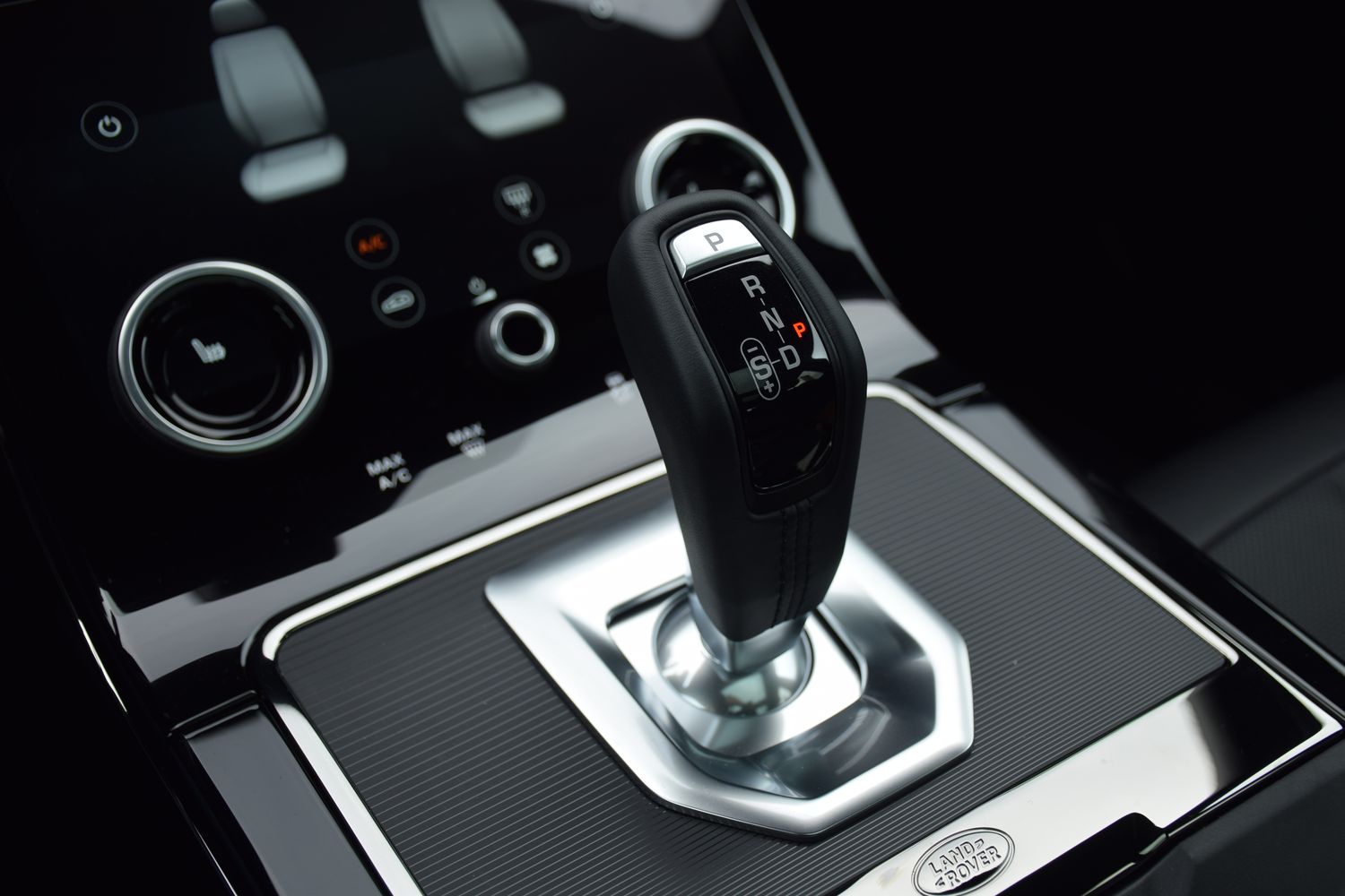 Essai Range Rover Evoque P300e : le très distingué SUV hybride rechargeable