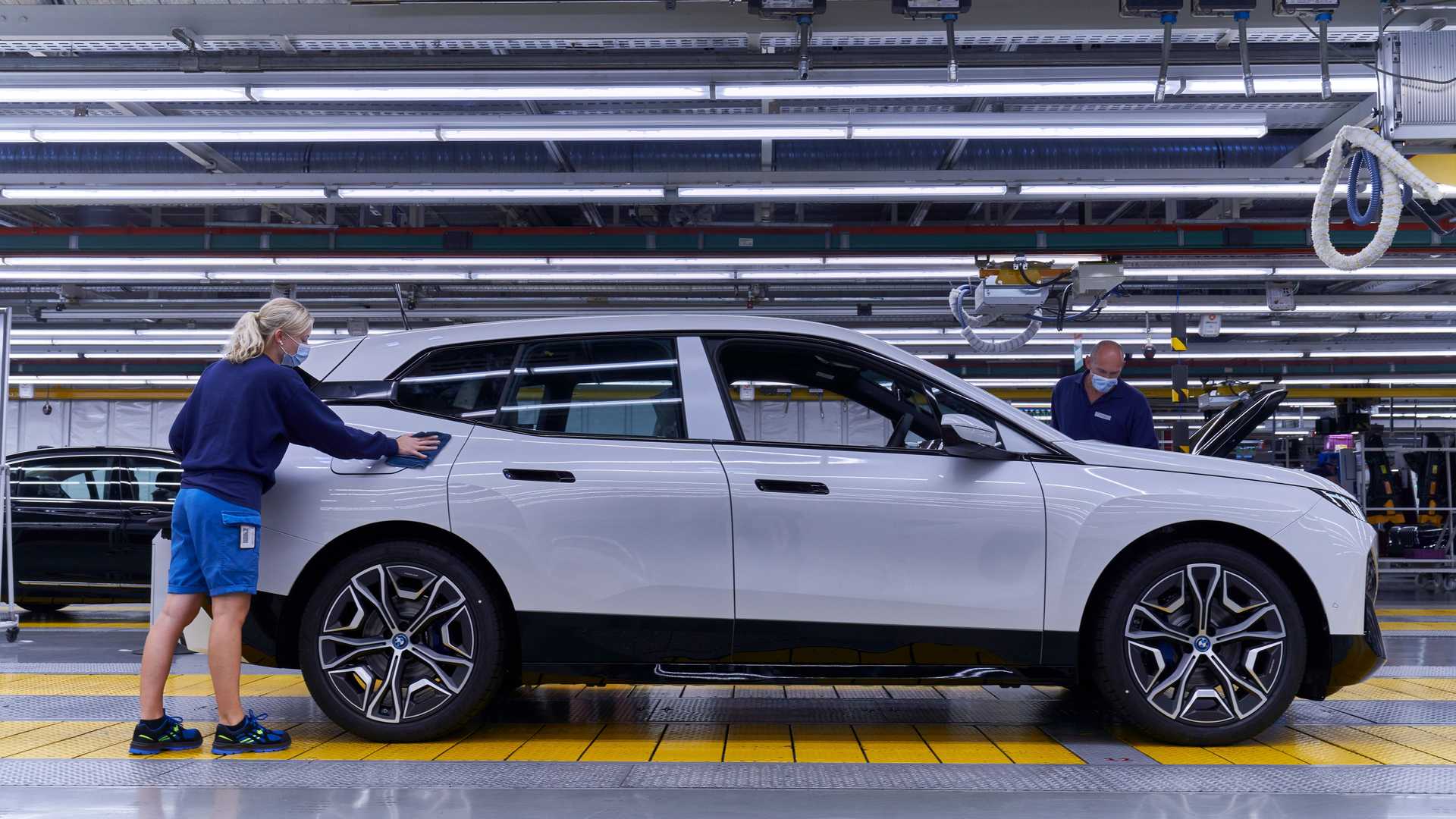 BMW iX : la production du SUV électrique a débuté en Allemagne