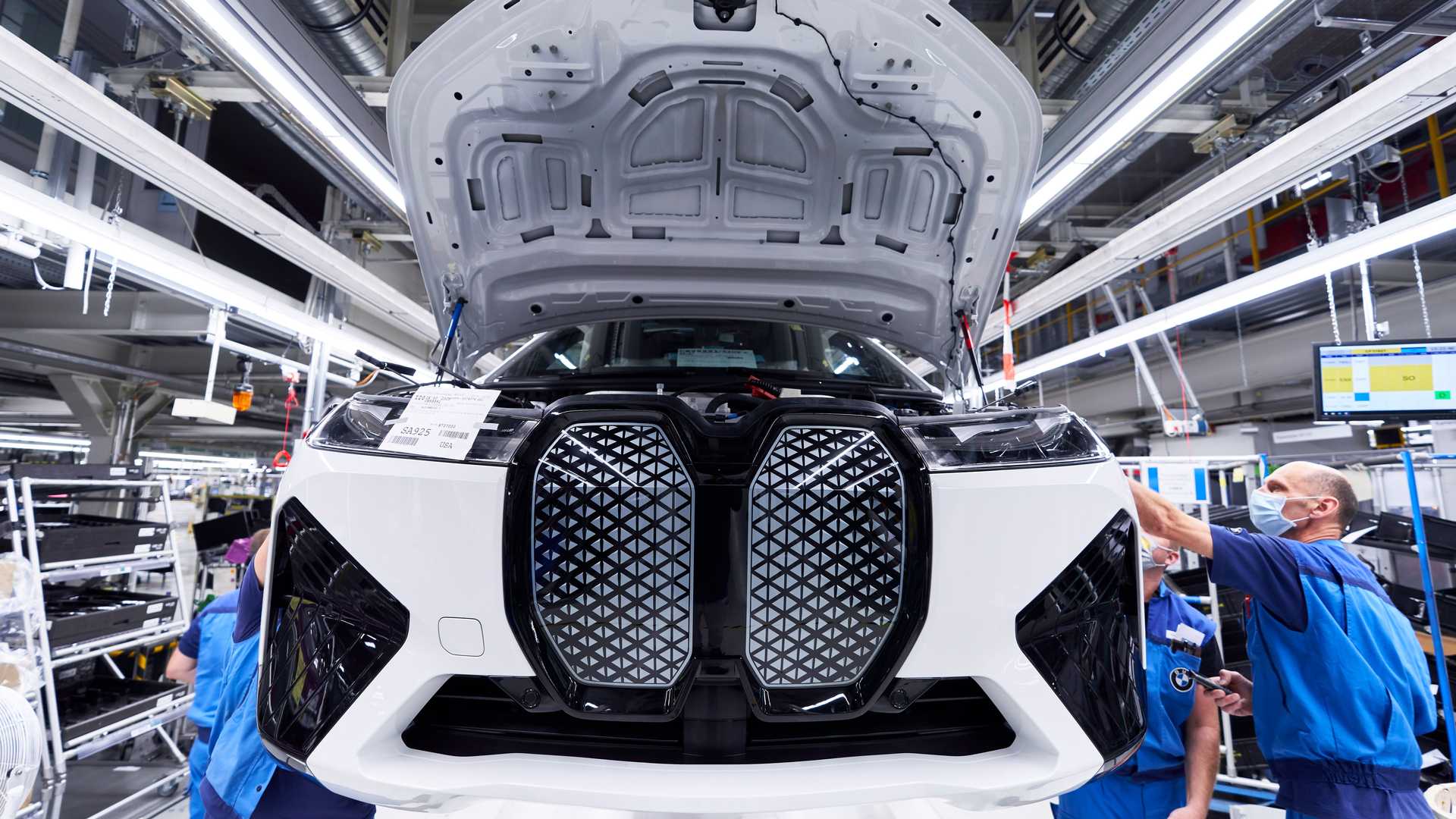 BMW iX : la production du SUV électrique a débuté en Allemagne