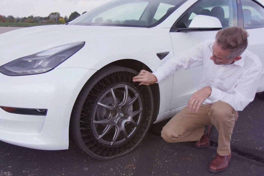 Goodyear teste ses pneus sans air sur la Tesla Model 3