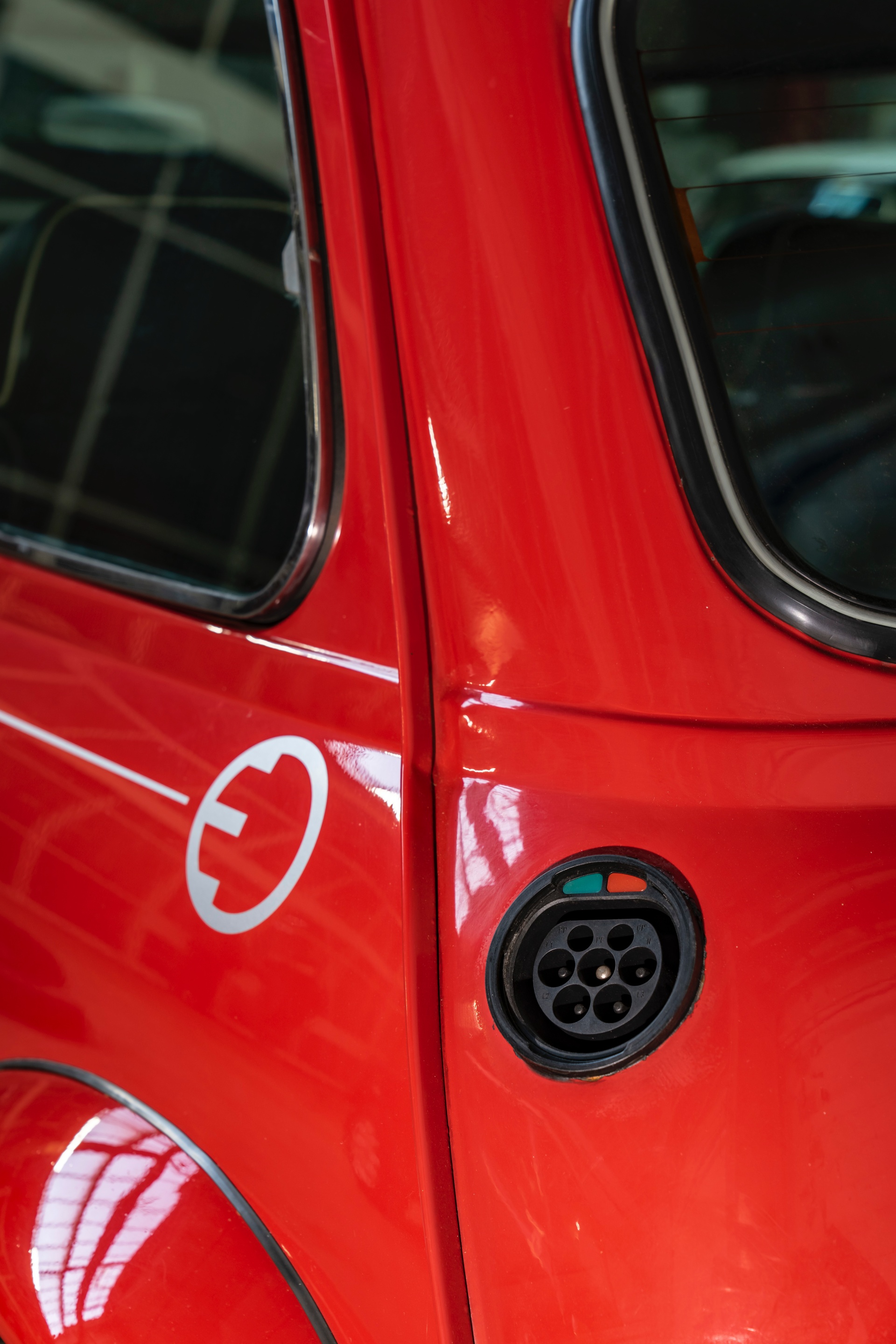 Mini Recharged : un retrofit électrique officiel pour la Mini Classic