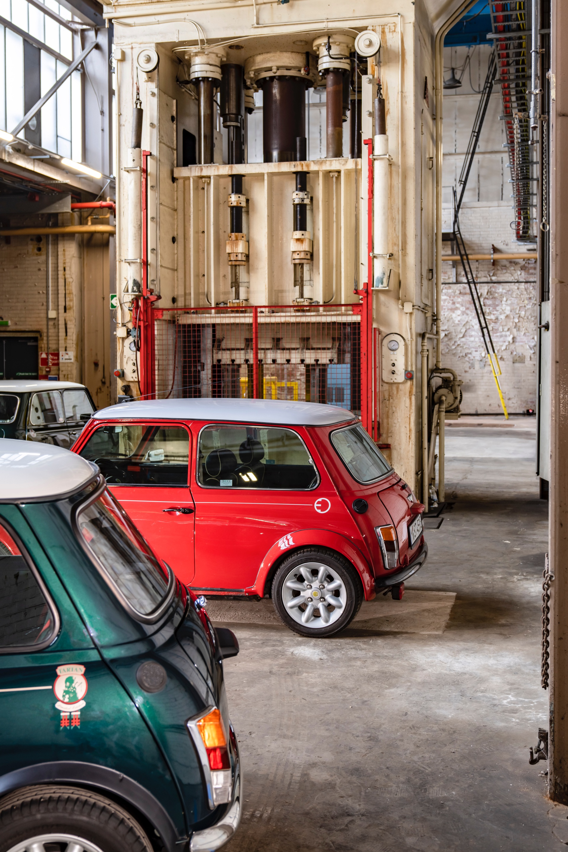 Mini Recharged : un retrofit électrique officiel pour la Mini Classic