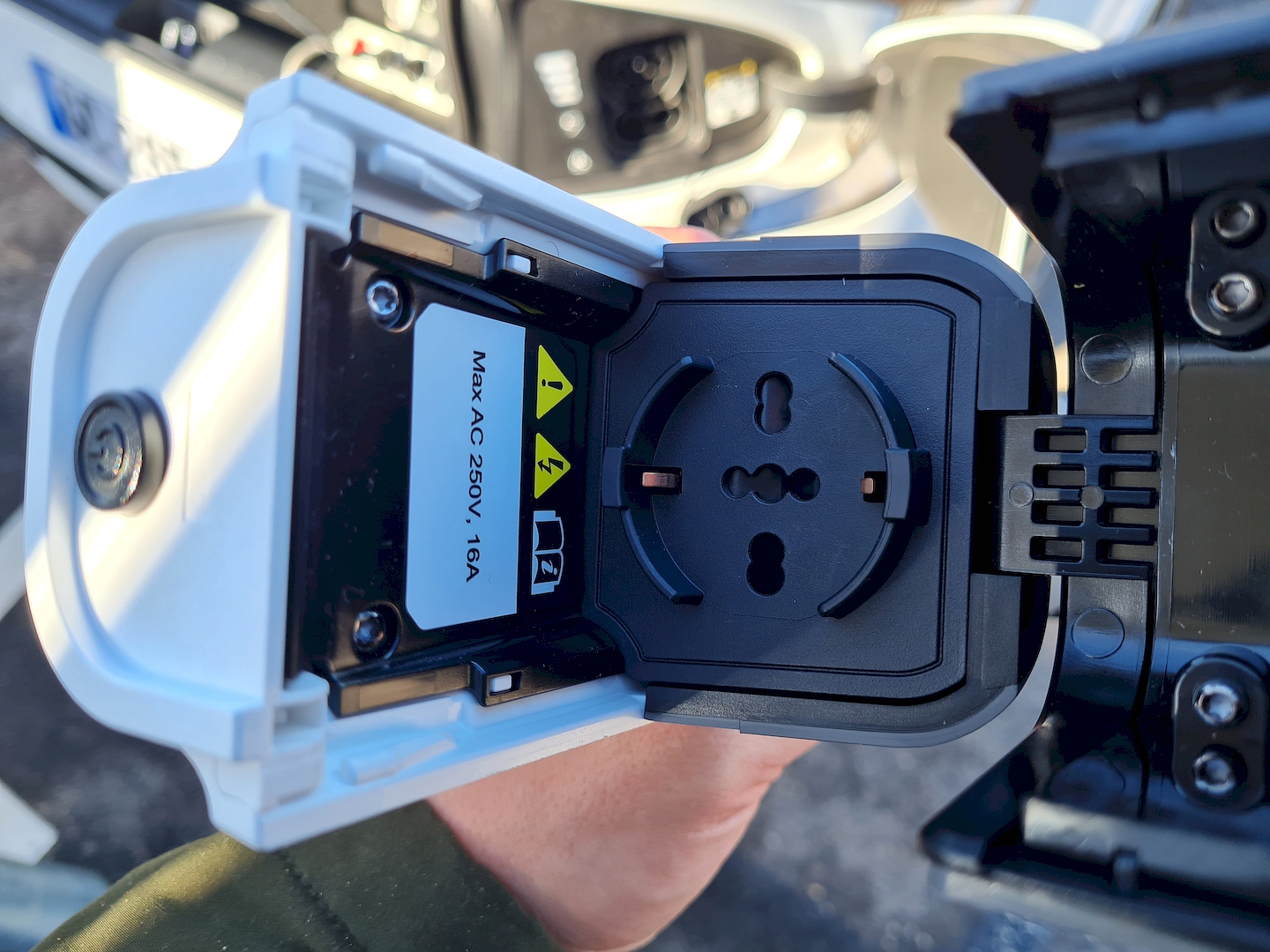 On fait disjoncter le Kia EV6 avec un toaster à paninis