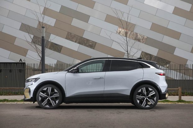 Face à Tesla, Renault et Volkswagen entrent dans la guerre des prix ...