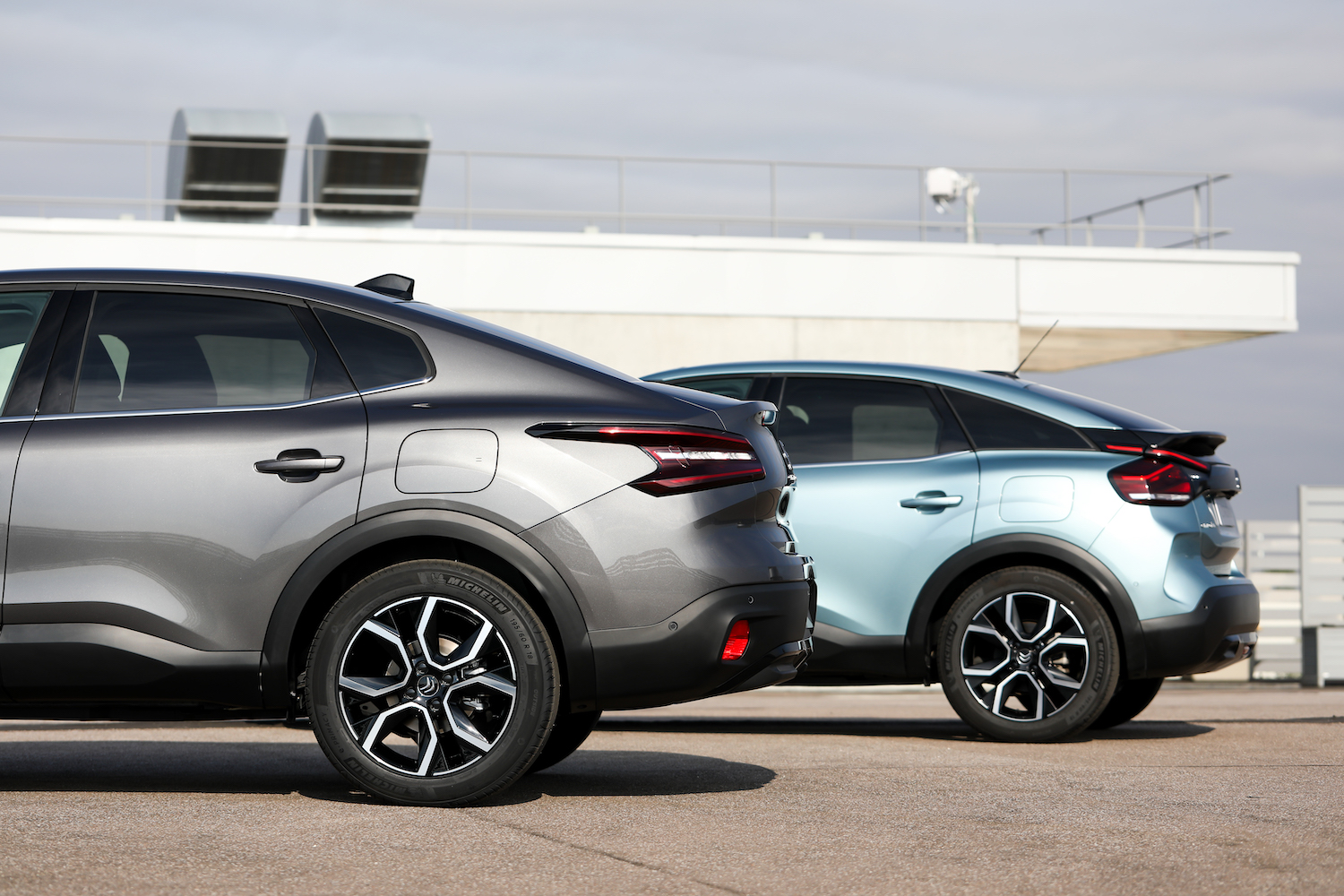 Citroën ë-C4 X : notre découverte de la baby C5 X électrique