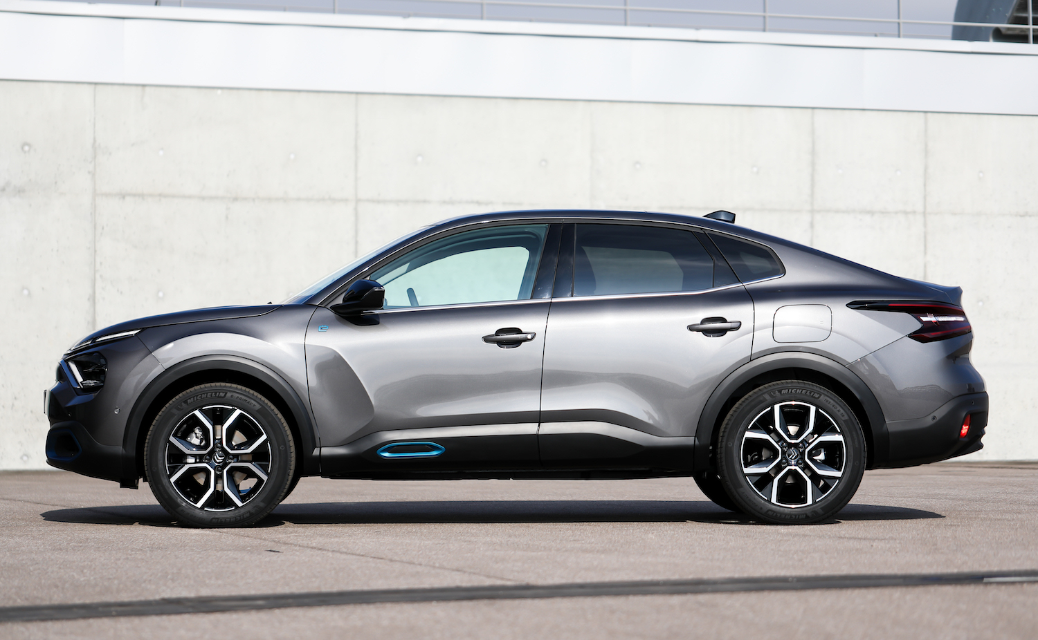 Citroën ë-C4 X : notre découverte de la baby C5 X électrique