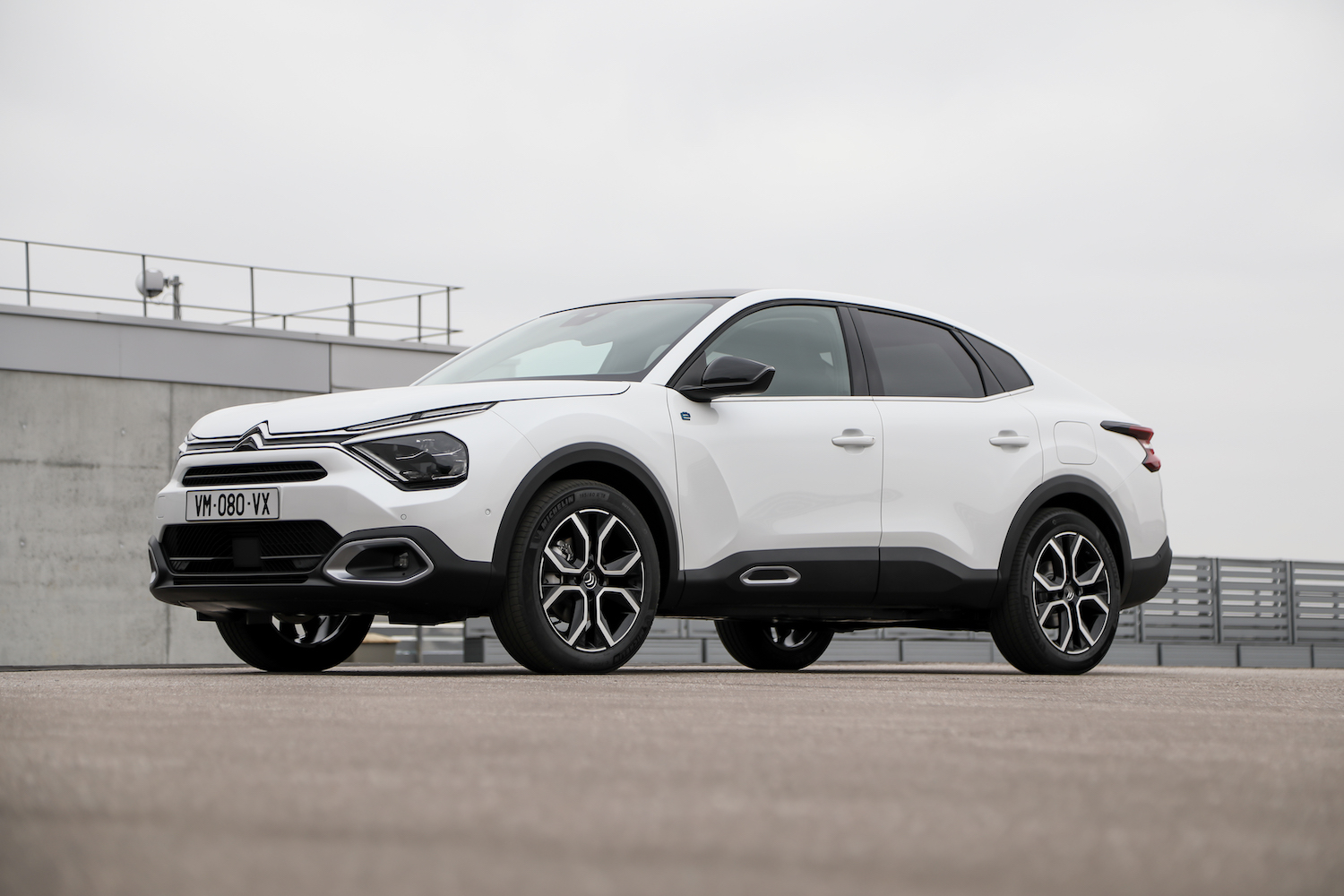 Citroën ë-C4 X : notre découverte de la baby C5 X électrique