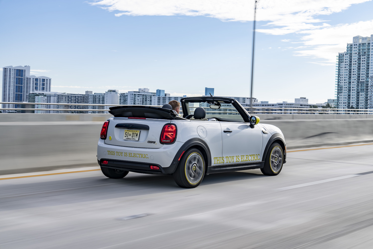 Mini teste une Cooper SE cabriolet électrique