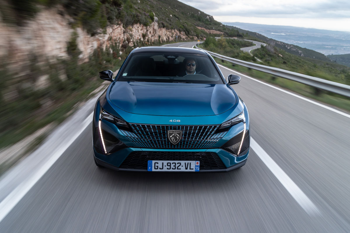 Essai - Peugeot 408 HYbrid 225 : électrique sur la route, super à la pompe