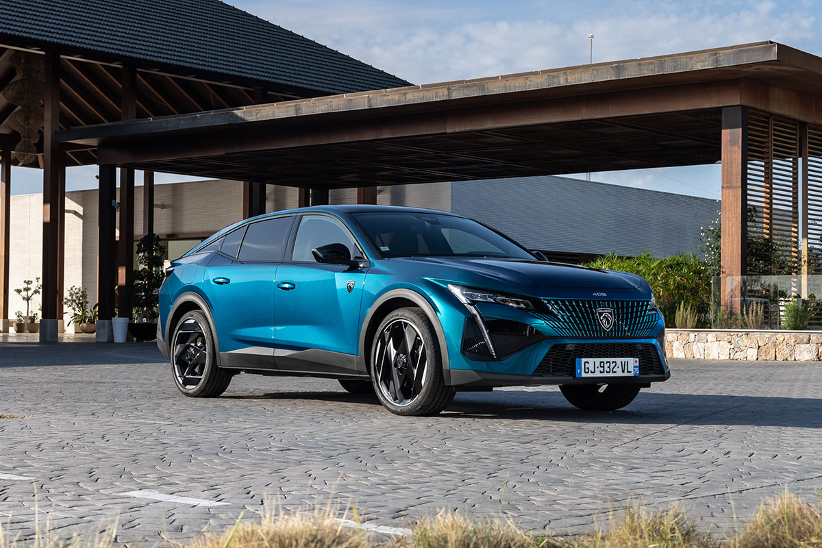 Essai - Peugeot 408 HYbrid 225 : électrique sur la route, super à la pompe