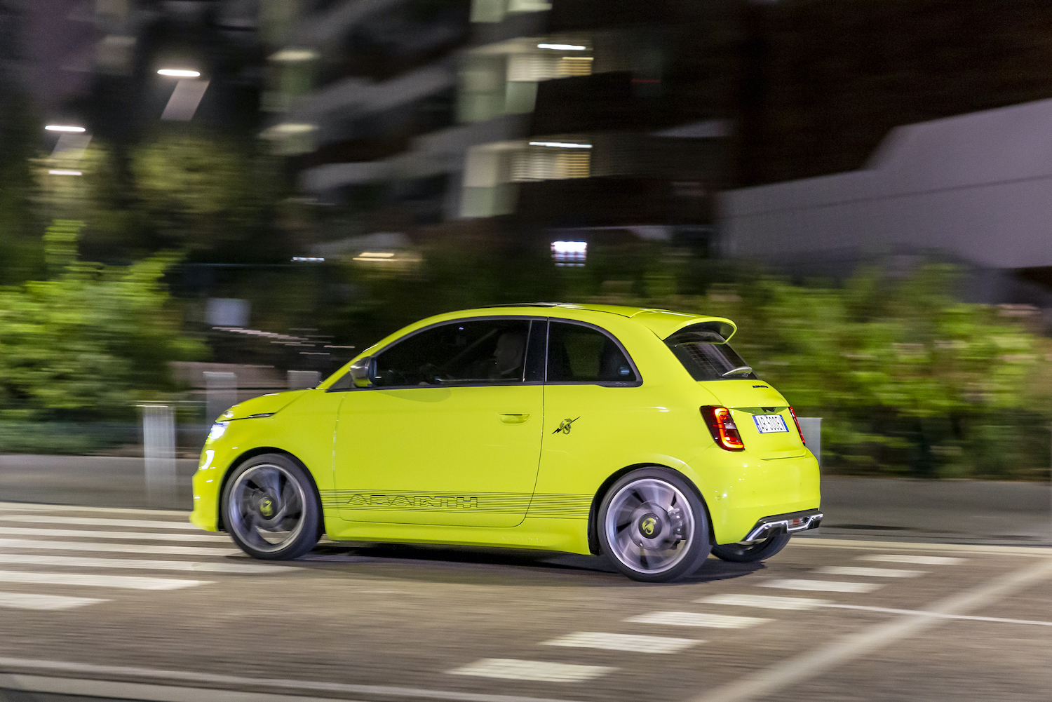 Abarth 500e : la Fiat 500 électrique devient une sportive