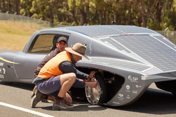 World record - The Sunswift 7 becomes the fastest electric car over ...