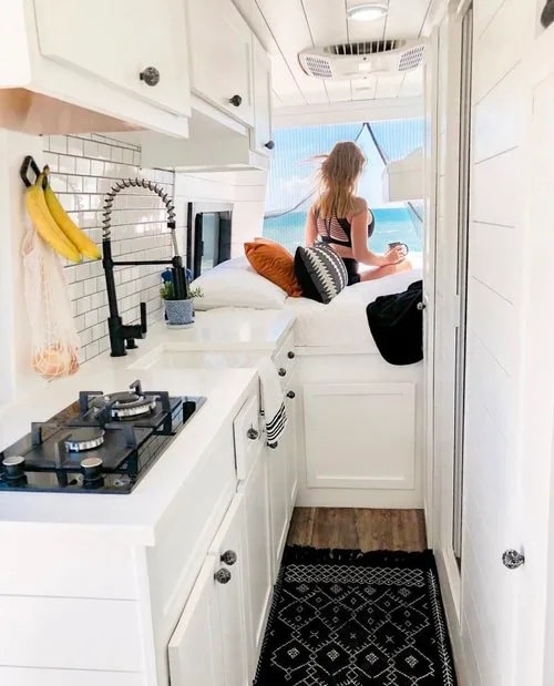 Le Brightdrop Zevo se transforme en camping-car électrique de luxe