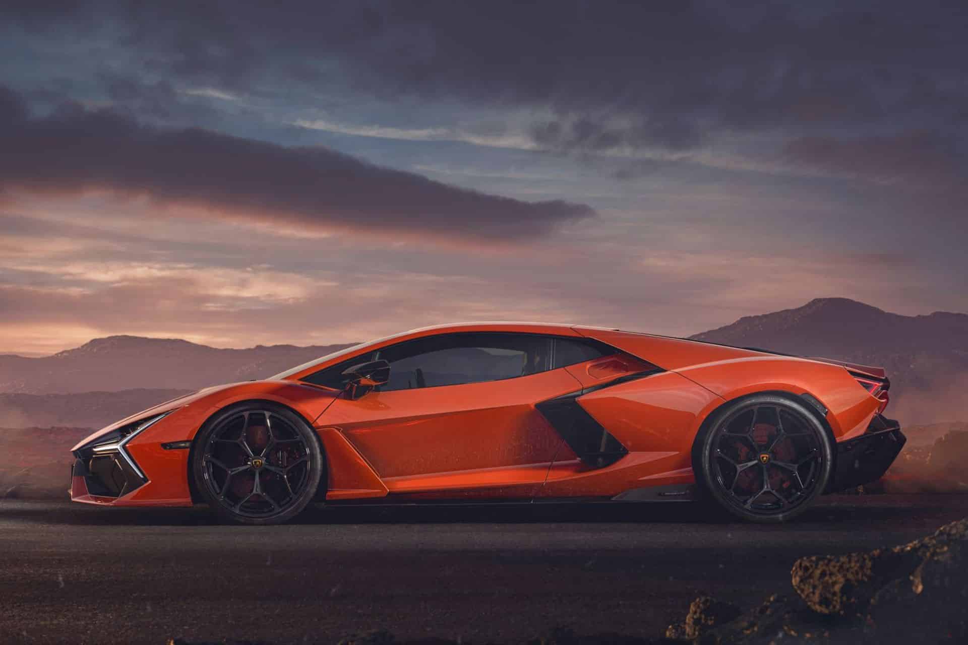 Lamborghini Revuelto