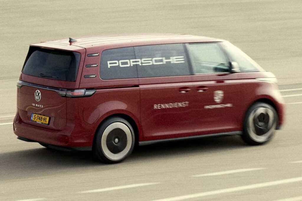 Porsche fait revivre le Renndienst avec un Volkswagen ID. Buzz
