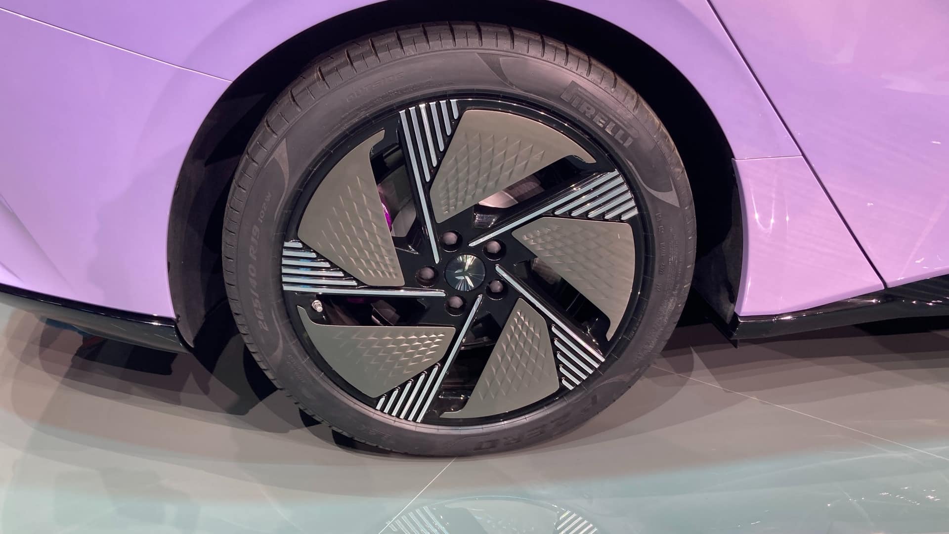 Avec les E001 et E202, HongQi veut survivre dans le nouveau monde électrique