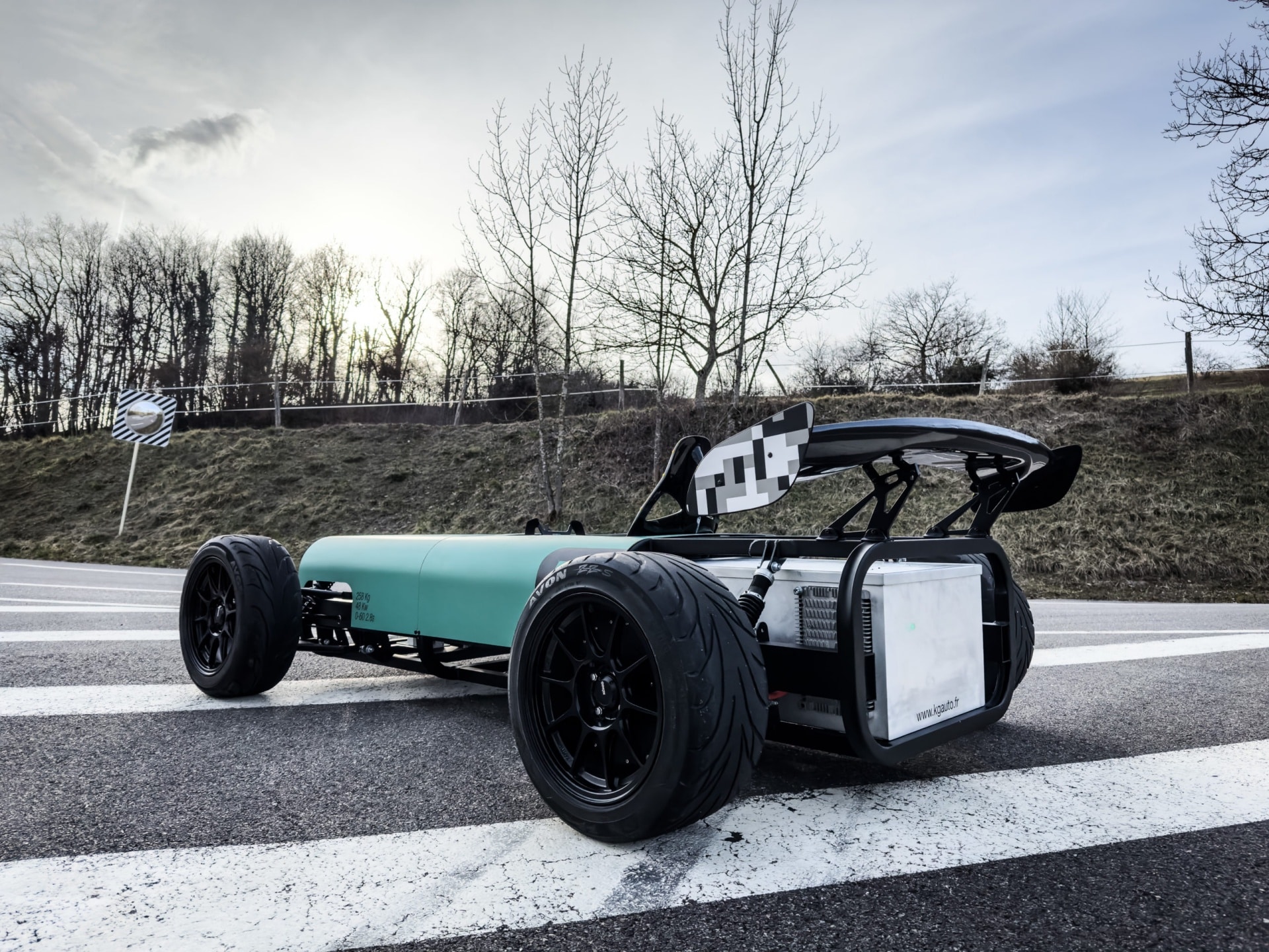 KG Auto présente Le Tube, une voiture de sport électrique française de ...