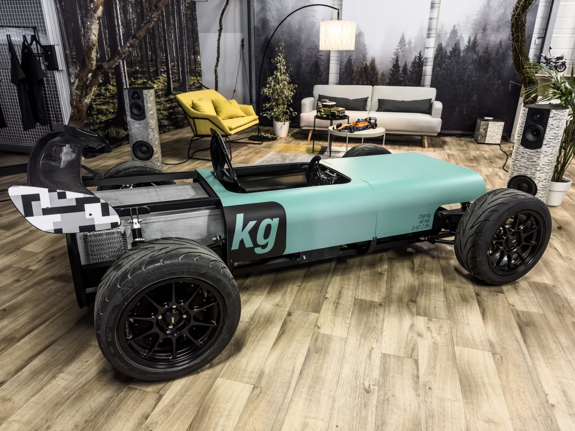 KG Auto présente Le Tube, une voiture de sport électrique française de ...