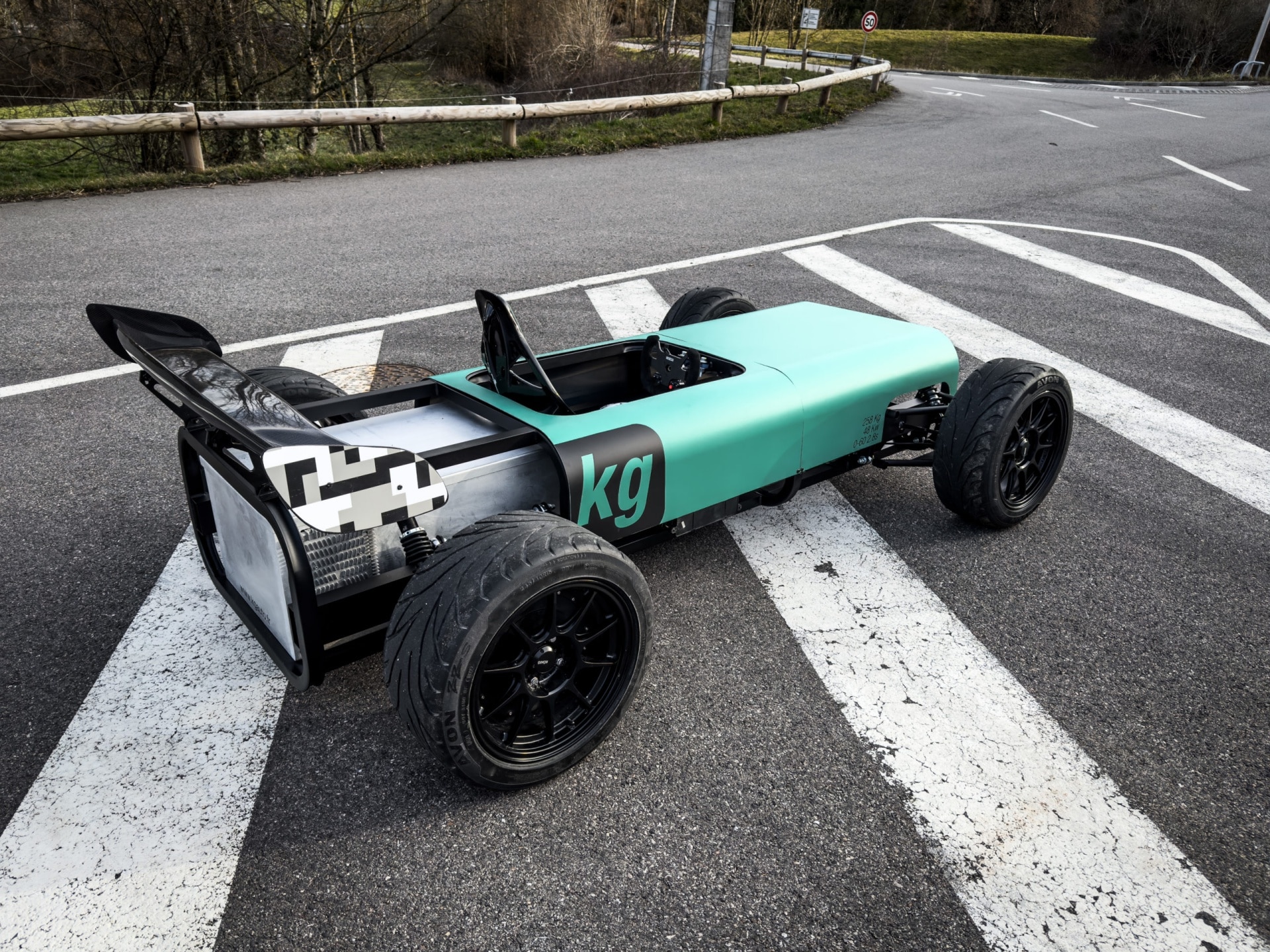 KG Auto présente Le Tube, une voiture de sport électrique française de ...