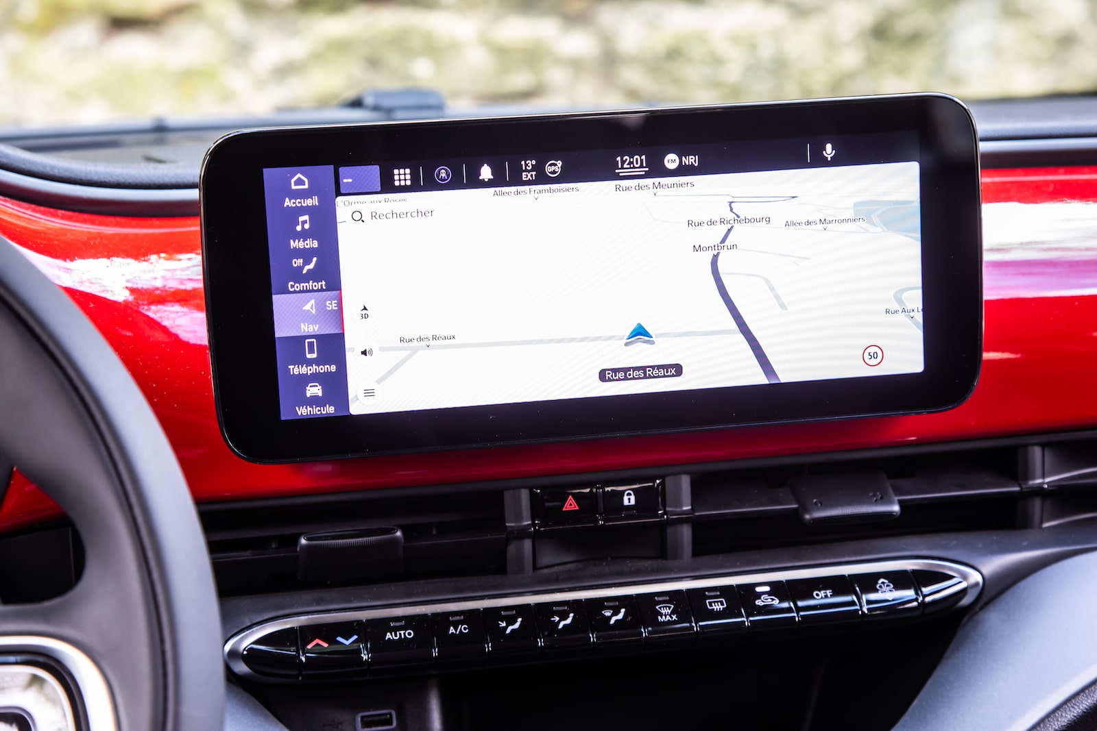 Comparatif Vidéo - Spacieuse Leapmotor T03 contre chère Fiat 500e