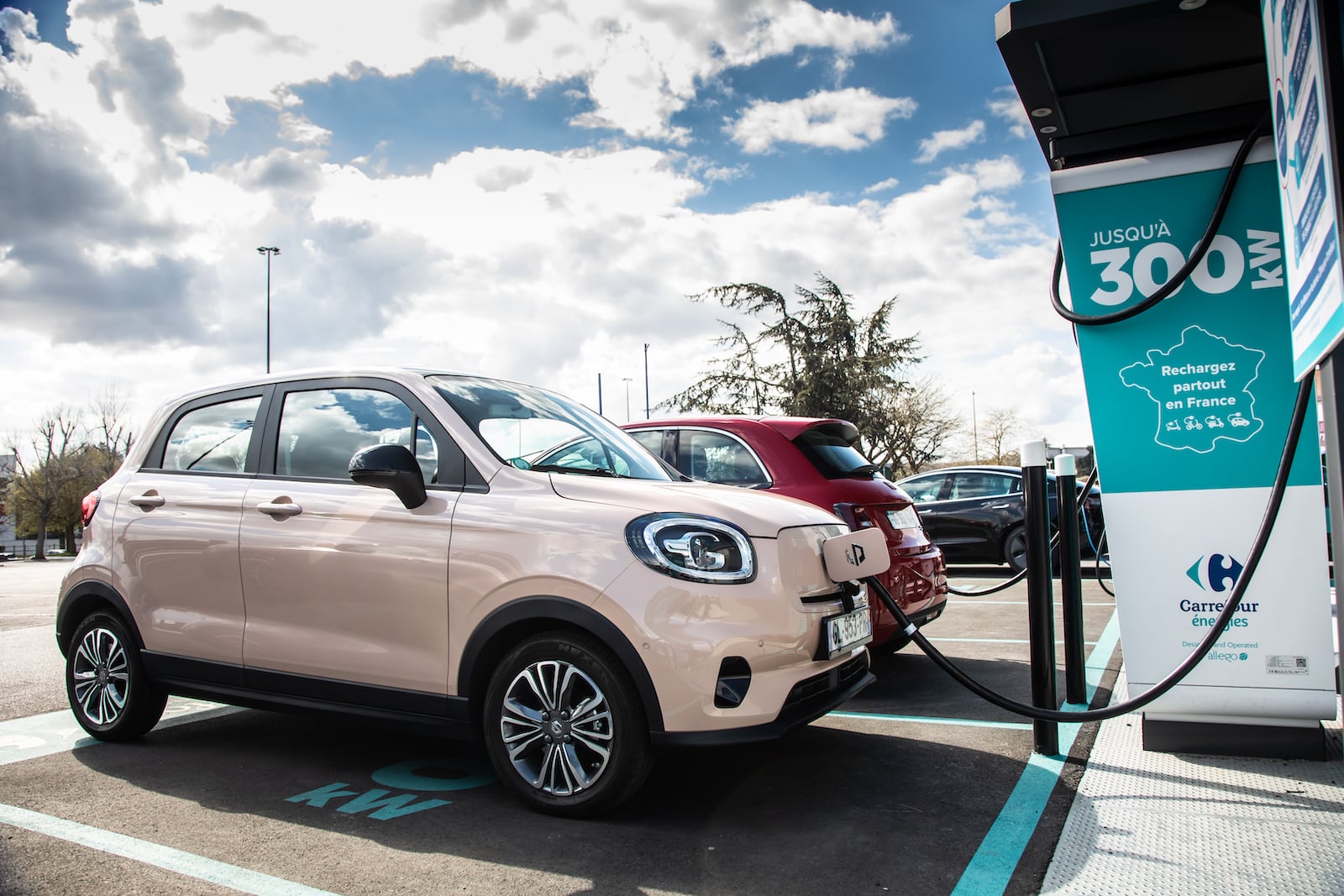 Comparatif Vidéo - Spacieuse Leapmotor T03 contre chère Fiat 500e